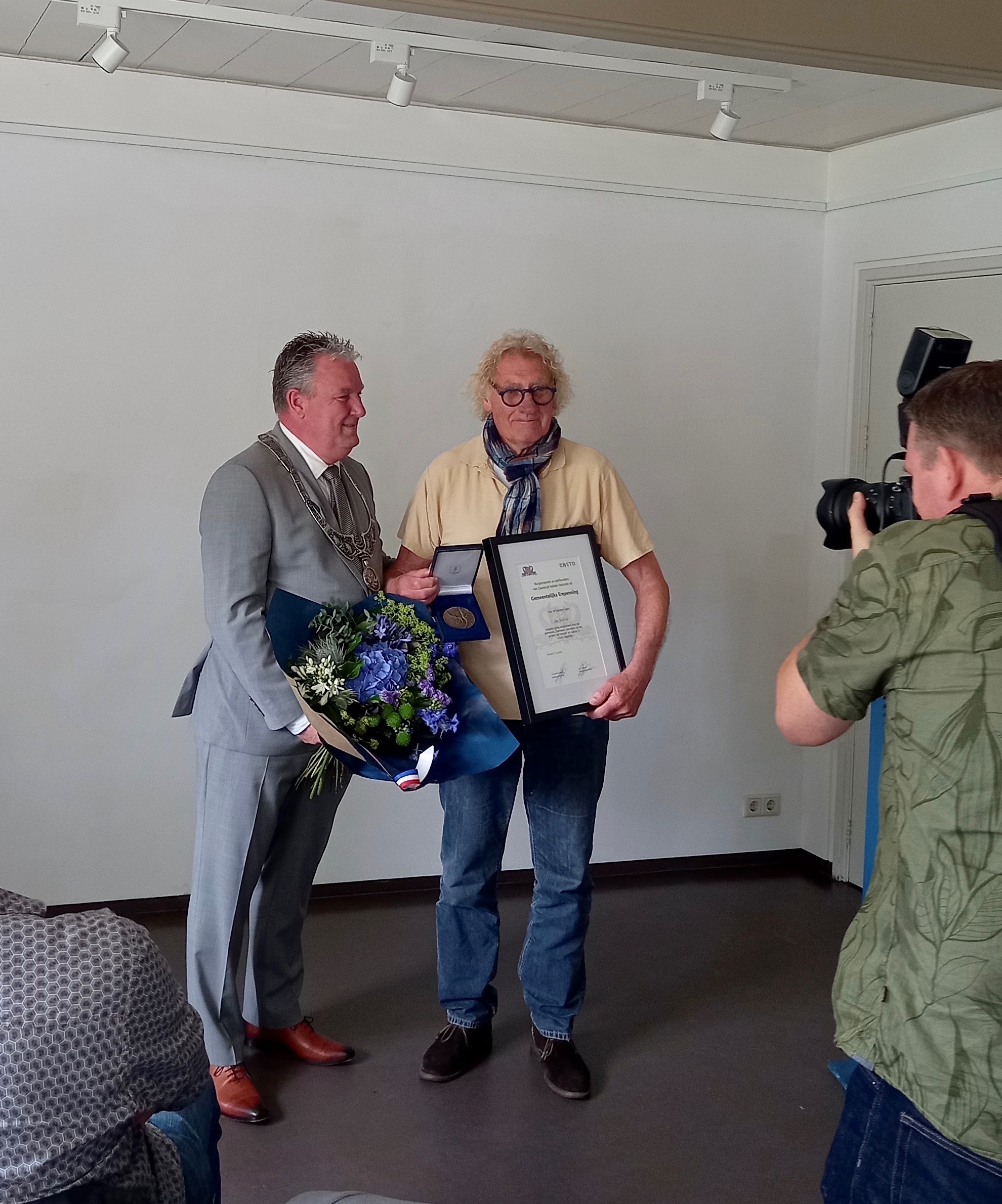 Erepenning Zaanstad voor Zaandijks ‘ongekroonde burgemeester’ Jan ...
